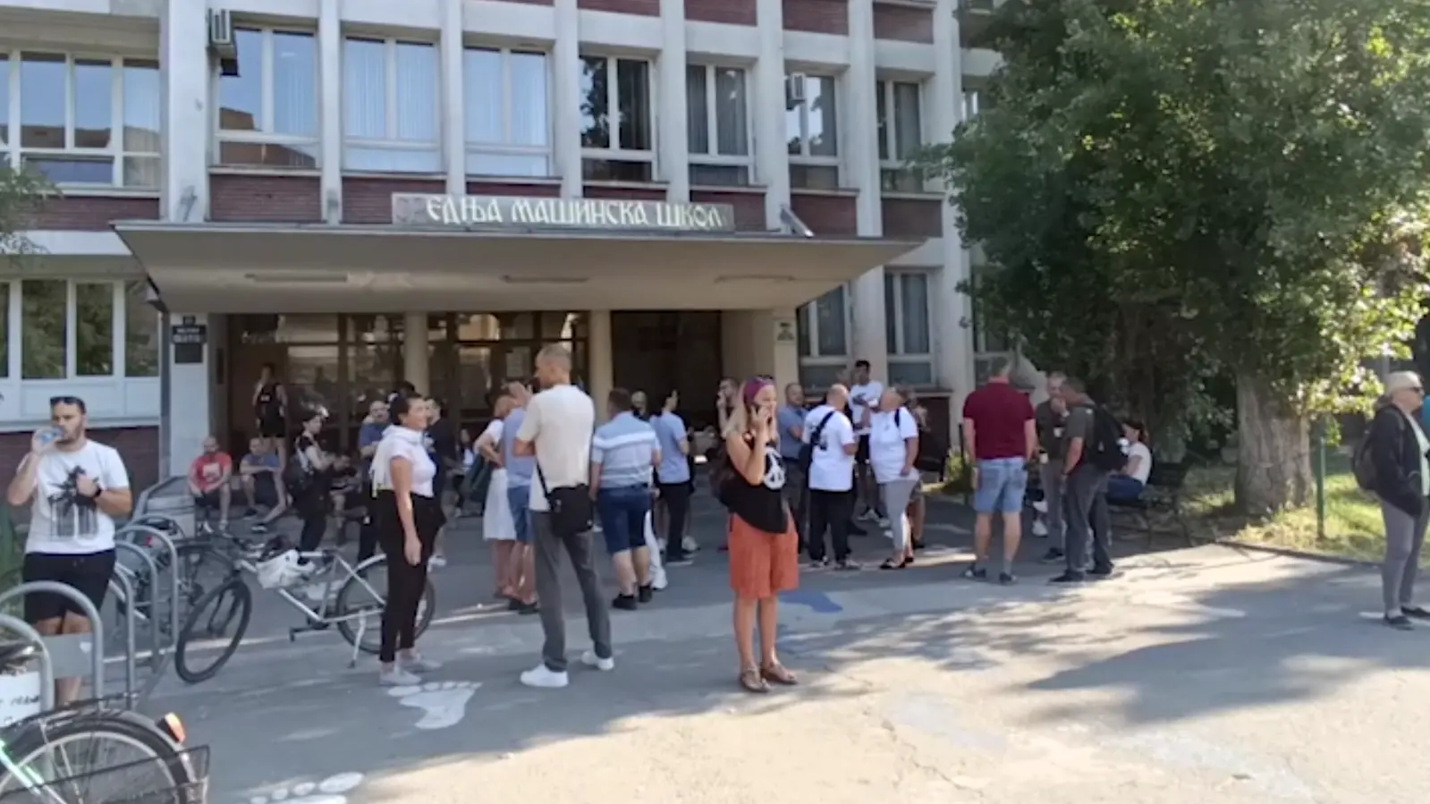 Blokada u Novom Sadu: Grupa studenata onemogućila kolegama da polažu ispit na Visokoj poslovnoj ...